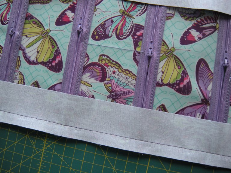 The Great Escape Jewelry Roll, part two: finishing the project and ...